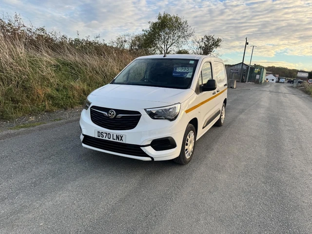 VAUXHALL COMBO 1.6 Turbo D 2300 Sportive Panel Van 4dr Diesel Manual ...