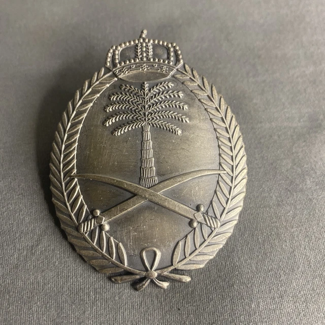 VINTAGE SAUDI ARABIAN AIR FORCE OFFICER CAP BADGE HAT Made In USA £17. ...