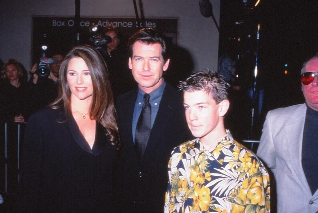 DIA PIERCE BROSNAN, Sean & Keely Shaye Smith 1997 formato KB fotografo ...