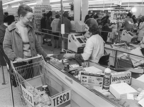 AT CHECKOUT TESCO supermarket Arndale Centre, Luton, 25th Janu- 1973 ...