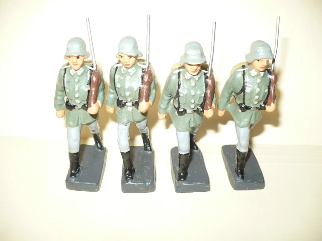7 VINTAGE WW2 GERMAN SOLDIERS & AN OFFICER MARCHING - SCHUSSO / 7.5cm ...