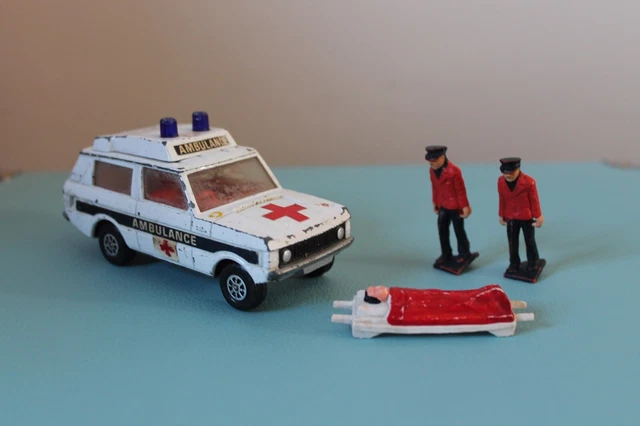 CORGI 4” RANGE ROVER “Vigilant” AMBULANCE Diecast CAR Vintage + Crew ...