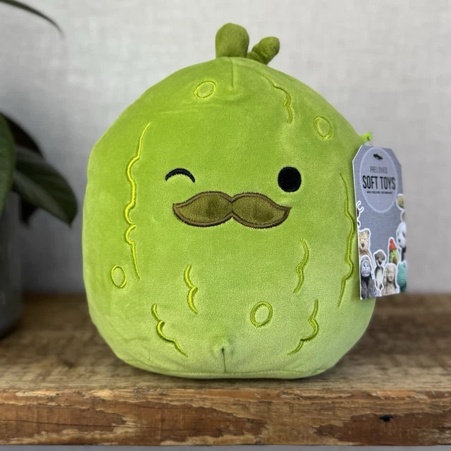SQUISHMALLOW CHARLES THE Pickle, Winking Green Pickle Food Squish ...
