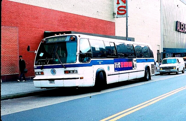 ORIGINAL KODACHROME SLIDE Nyc Bus 1985 Gm Rts 3914 Main-Roosevelt May ...