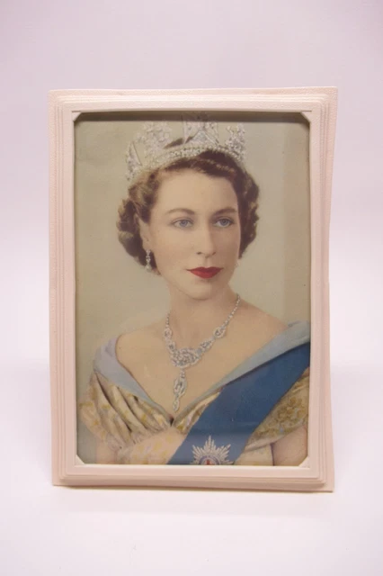 VINTAGE QUEEN ELIZABETH II Coronation Picture in 1950's frame £9.99 ...