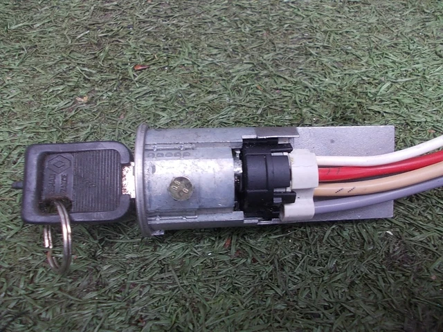 RENAULT MASTER T35D Mark 1 Minibus Ignition housing Switch and Key £19. ...