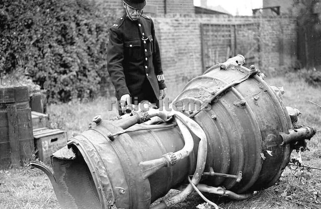 WW2 PICTURE PHOTO German V2 Rocket Engine Down In London 6704 $5.90 ...