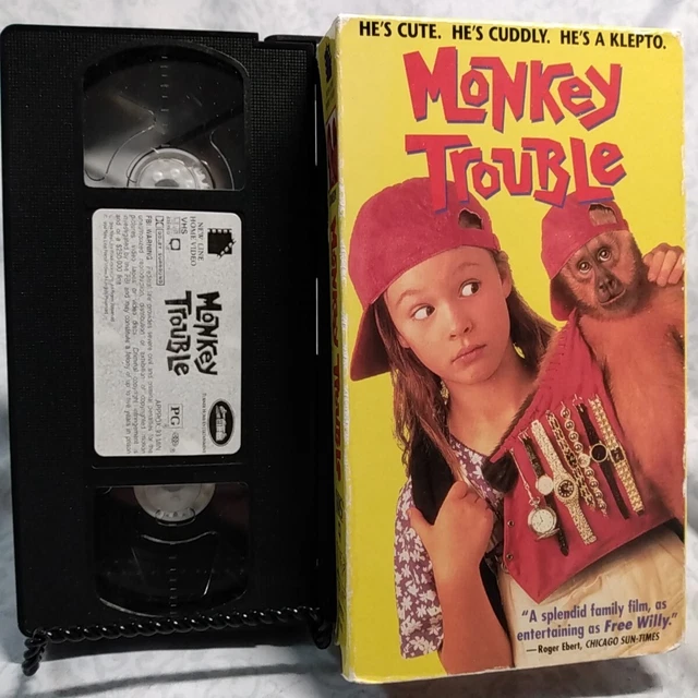 MONKEY TROUBLE (VHS, 1994) Thora Birch Mimi Rogers Harvey Keitel £4.51 ...