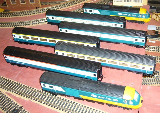 HORNBY CLASS 43 HST Intercity 125 Five coach train pack DCC Ready £84. ...