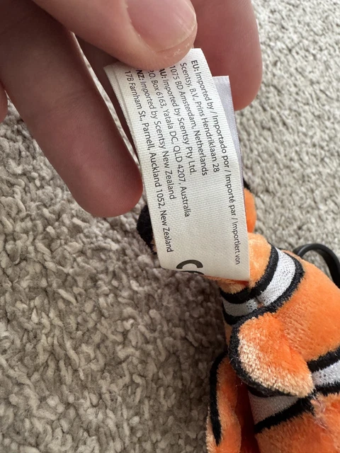 SCENTSY KIDS BUDDY CLIP Disney Pixar Nemo Just Keep Swimming Scented £8 ...