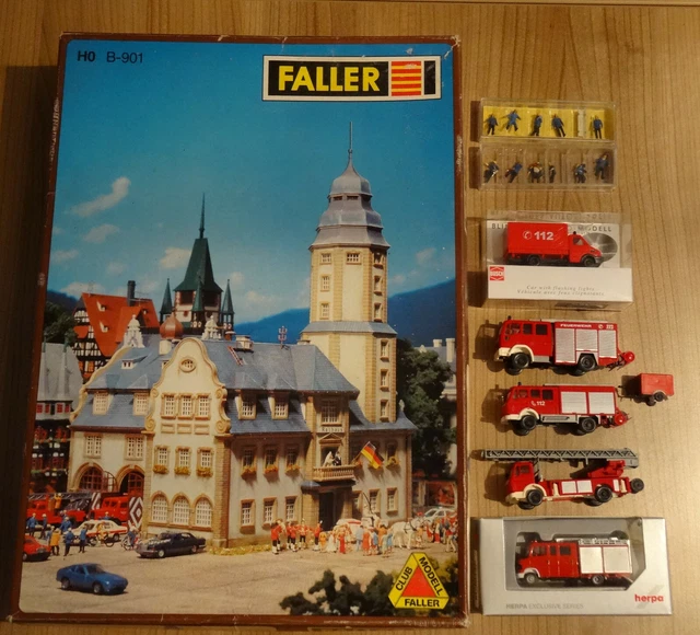 FALLER H0 B-901 Rathaus mit Feuerwehr, 1 blinkendes u 5 Fahrzeuge, 2 ...