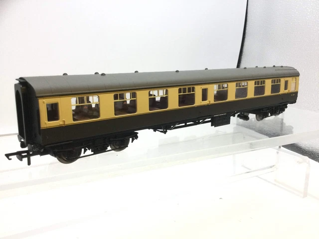 HORNBY R4644 OO Gauge BR Choc/Cream Mk1 2nd Open Coach W3879 $53.90 ...