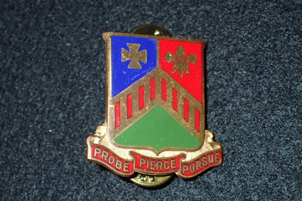 VINTAGE US ARMY 127th Armor Regiment DI DUI Crest "Probe Pierce Pursue ...