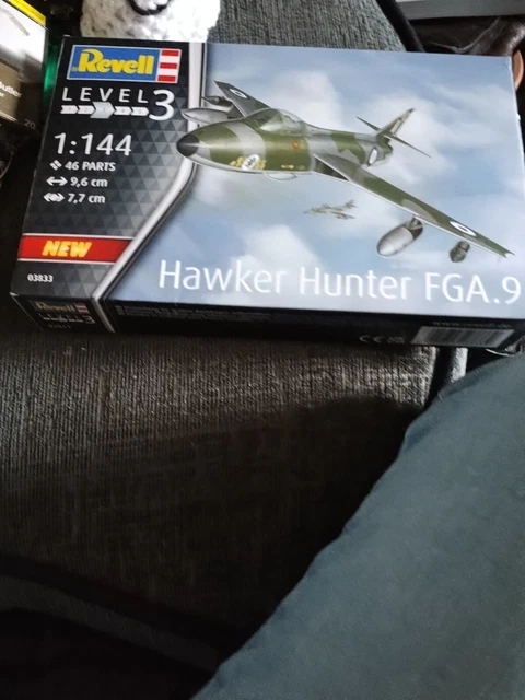 REVELL LEVEL 3 1:144 Hawk Hunter Fga.9 £3.20 - PicClick UK