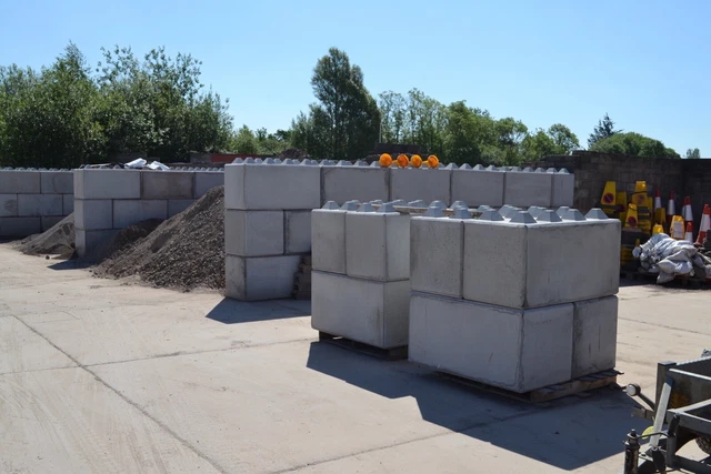 CONCRETE INTERLOCKING BLOCKS Full & Half Blocks available 1200 x 600 x ...