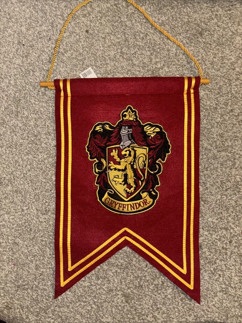 HARRY POTTER GRYFFINDOR Crest Banner New Universal Studios Wizarding ...
