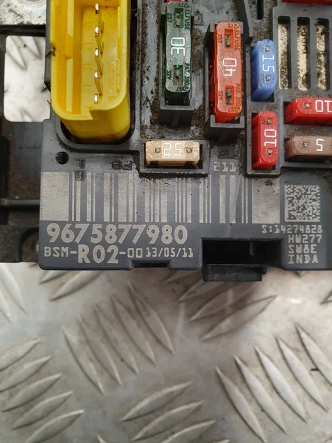 CITROEN C4 PEUGEOT Engine Bay Fuse Box 9675877980 BSM-R02-00 + Bouchons ...