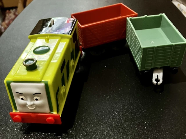 SCRUFF & TWO TRUCKS Trackmaster Motorised Battery Train Thomas ...