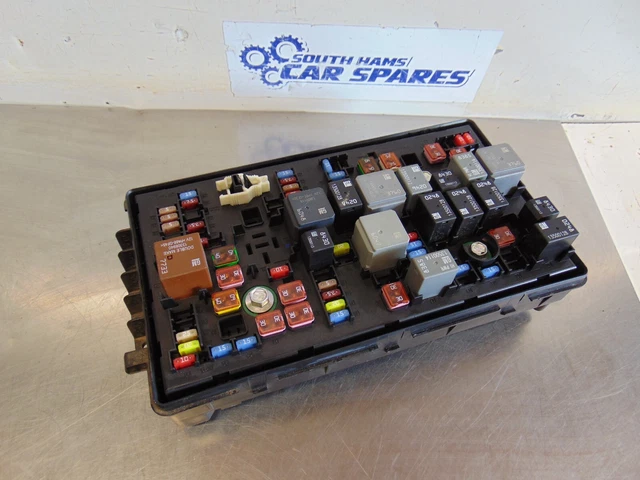 VAUXHALL INSIGNIA FUSEBOX mk3 10-15 BCM Body control 13586585 fuse box ...