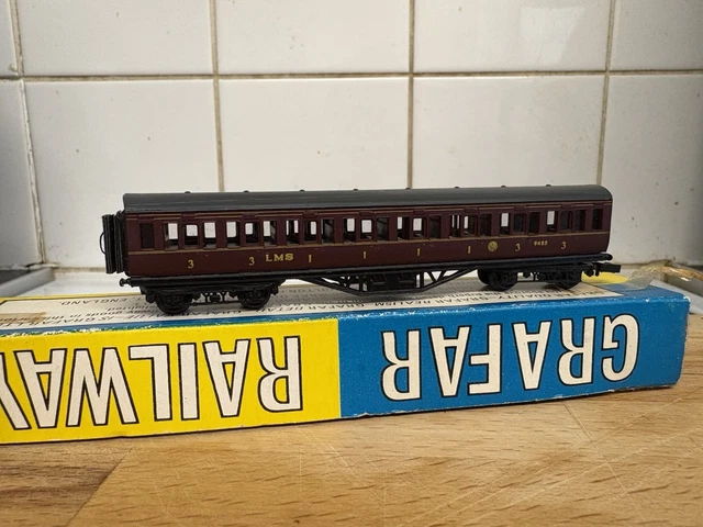 LMS GRAFAR 9485 Composite mainline corridor coach N gauge boxed £12.92 ...
