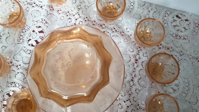 ANCIEN SERVICE A Liqueur art déco En Verre Rose Moulé Années 40 / 50 ...