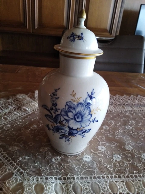 VASE MIT DECKEL Meißener Porzellan blaue Blumen Golddekor H 22,5 cm 1 ...