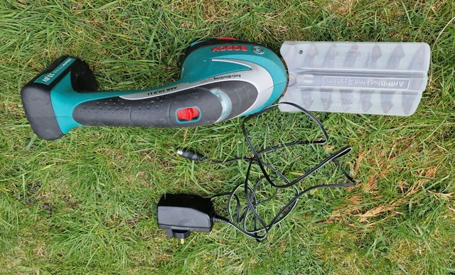 BOSCH ISIO CORDLESS Shear Hand Trimmer £11.52 - PicClick UK