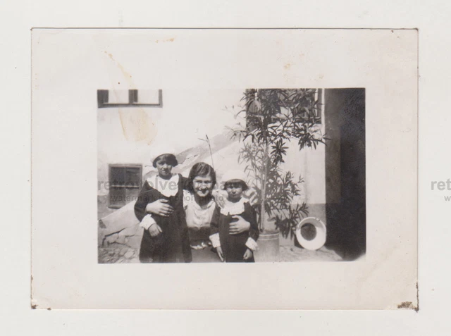 DREI HÜBSCHE JUNGE Frauen süße schöne Frauen Nähe Schnappschuss antikes Foto EUR 11,40 - PicClick DE