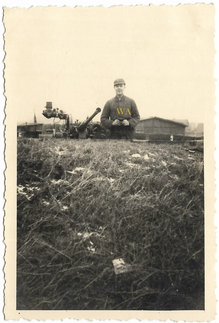 EIN HJ-JUNGE ALS Flakhelfer bei der Luftwaffe ( HJ-jugend) Pimpf ( foto ...