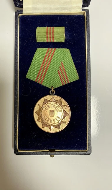 MEDAILLE EHRENZEICHEN DER DEUTSCHEN VOLKSPOLIZEI DDR Orden Abzeichen ... MEDAILLE EHRENZEICHEN DER DEUTSCHEN VOLKSPOLIZEI DDR Orden Abzeichen ...