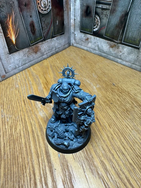 SPACE MARINES PRIMARIS Captain with Relic Shield - Built/unpainted ...