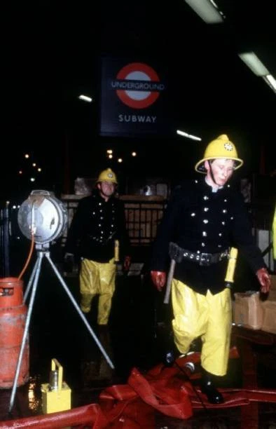 FIRE AT KINGS Cross underground station in london 1987 Old Photo $8.50 ...
