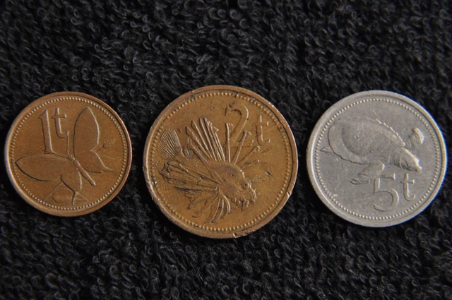 PAPUA NEW GUINEA (PNG) coin set - 1970's - 1 2 and 5 Toea . Small bulk ...