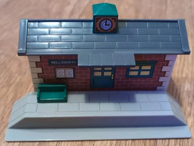THOMAS THE TANK Engine Trackmaster Wellsworth Station TOMY 2004 Used £5 ...