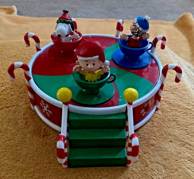GEMMY SNOOPY/PEANUTS GANG Spinning Teacup Musical Carousel Christmas ...