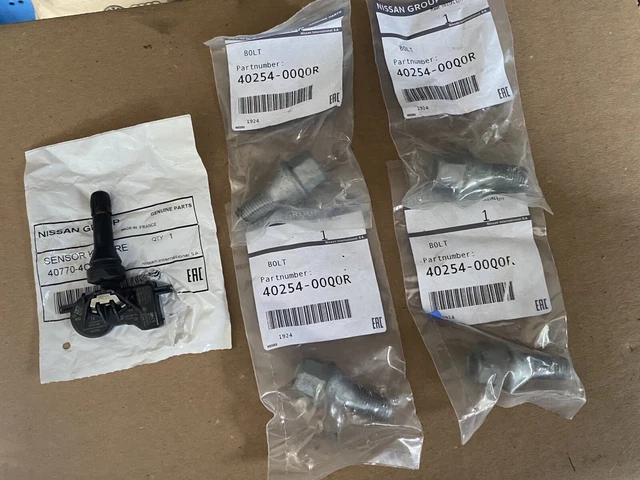 GENUINE NISSAN TYRE Sensor Valve KIT 40770-4CBOA + Four Wheel Bolts ...