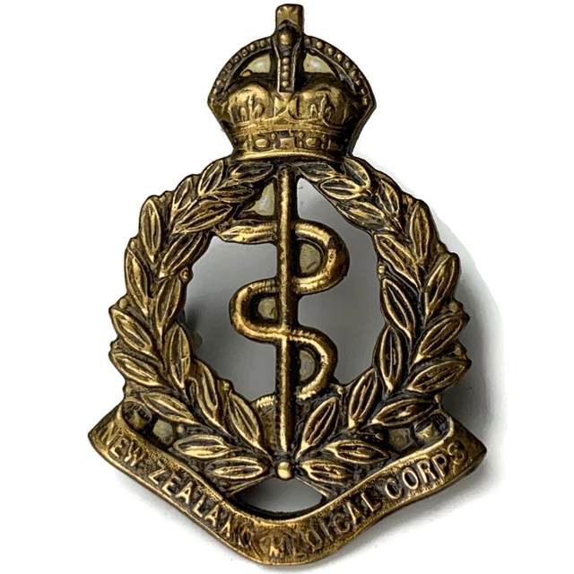 ORIGINAL WW1 / WW2 New Zealand Army Medical Corps Royal NZMC Cap Badge ...