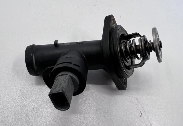 THERMOSTATGEHÄUSE VW PASSAT B6 Variant (3C5) 03G121121 ...