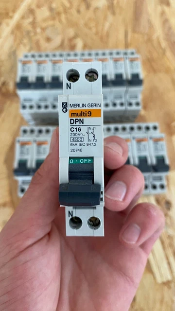 DISJONCTEUR MERLIN GERIN MULTI 9 DPN C16 1P + N 16A230V 6kA (20746) EUR 4,50 - PicClick FR