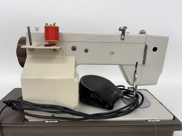 SINGER SEWING MACHINE Electronic Untested Spares Repairs Plug Removed £ ...