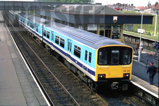 35MM SLIDE BR British Railways DMU Class 150 150105 Prestatyn 1986 Orig ...