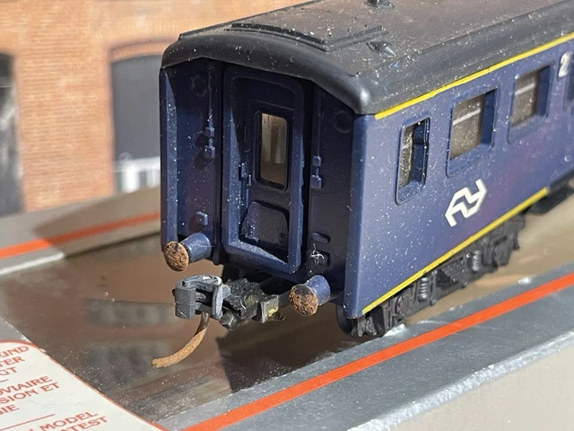LIMA 1/87 HO Scale Dutch Railways Second Standard Class Bogie Coach £14 ...