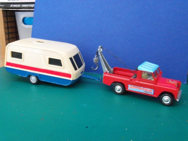 CORGI CHIPPERFIELDS CIRCUS LAND ROVER TRUCK with CARAVAN . . £11.11 ...