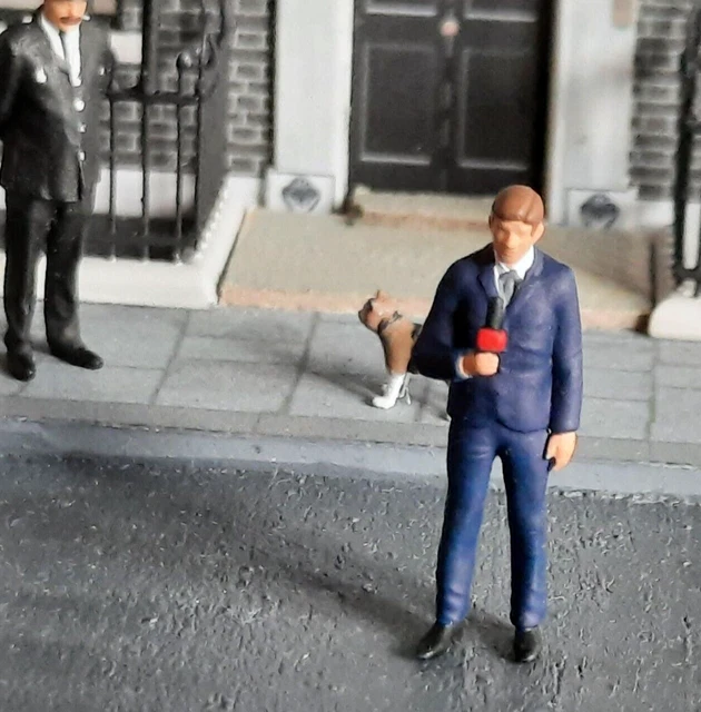 OO GAUGE REPORTER Figure Filming Hand Painted Bbc Itv Sky Tv Crew EUR ...