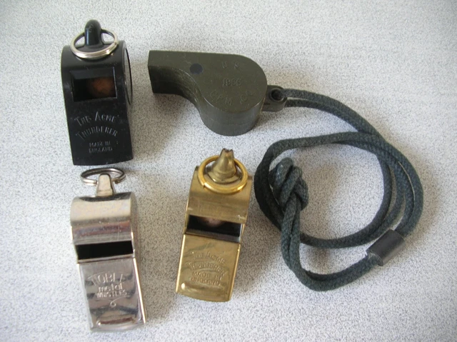 LOT DE 4 sifflets militaires US CPM Noble et ACME England n°2 EUR 49,99 ...