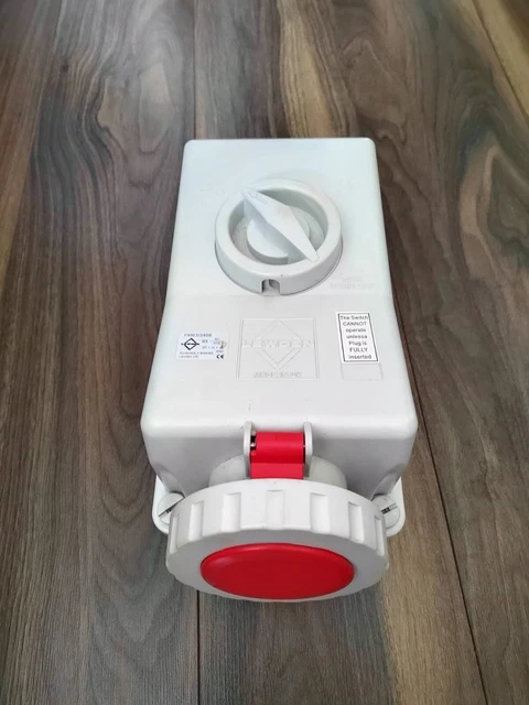 LEWDEN 63A SWITCHED Interlock Socket 4 Pin 3P+E IP67 415V 63Amp 3 ph ...