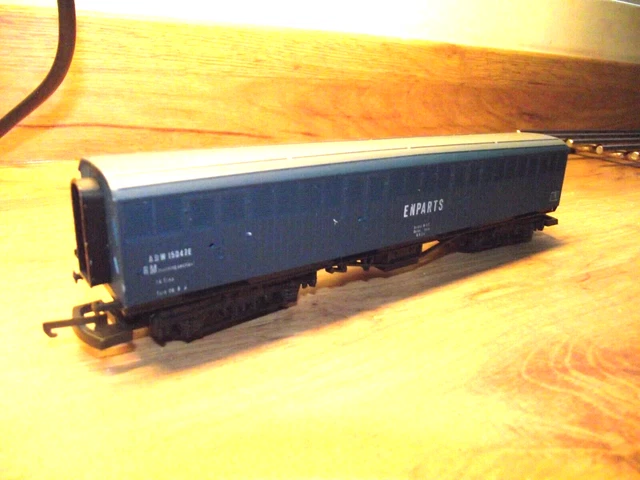 LIMA 00 GAUGE BR Parcel Bogie Van ENPARTS Blue Livery £8.00 - PicClick UK