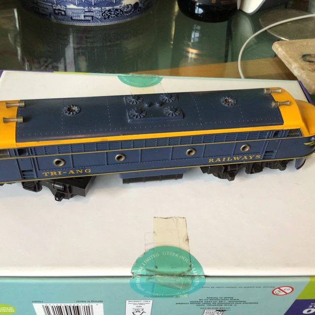 TRI-ANG RAILWAYS(TRANS-CONTINENTAL DIESEL Double Ended Locomotive) Used ...