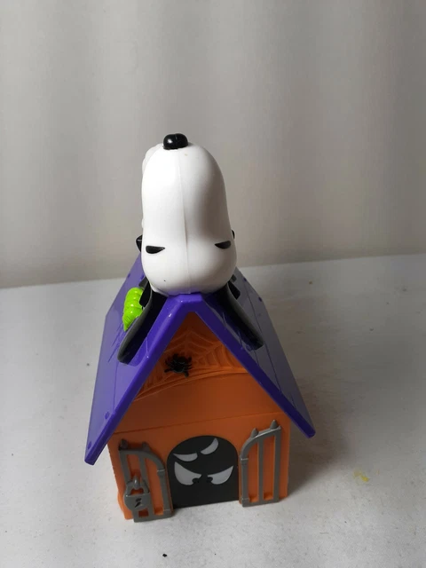 VINTAGE PEANUTS SNOOPY Vampire Haunted House Halloween Whitman’s ...
