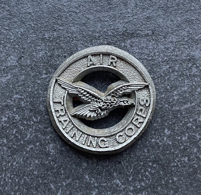 GENUINE WW2 ATC Air Training Corps Plastic Economy Issue Cap Badge EUR ...